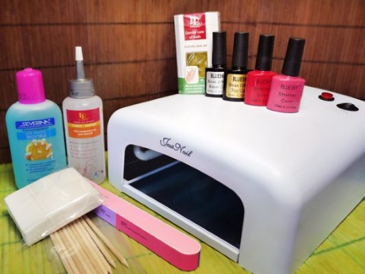 Shellac. Photo of manicure designs. How to make gel polish on nails at ...